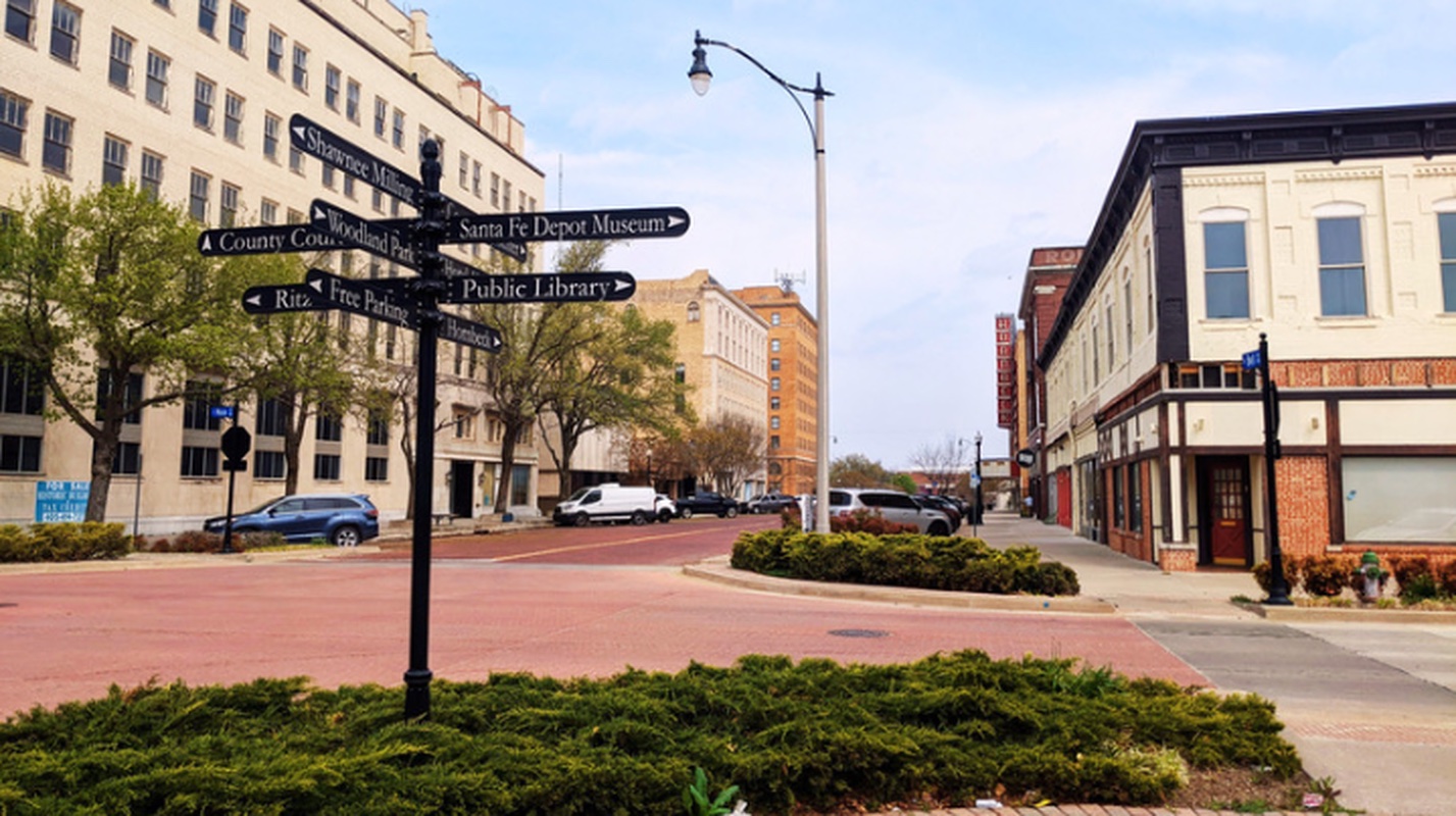 Shawnee Passes “No Sit, No Lie” Ordinance